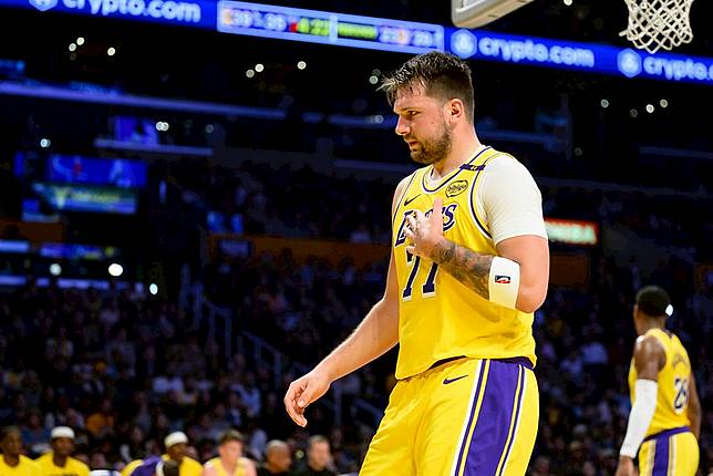 NBA》LBJ+Dončić第3場再吃癟 黃蜂終結湖人主場7連勝 | TSNA | LINE TODAY