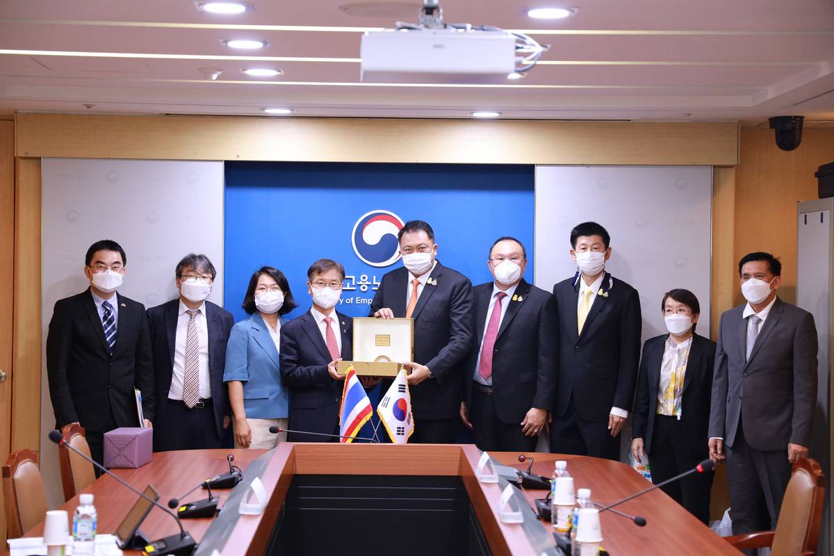 รมว.สุชาติ บินเจรจาเกาหลี เพิ่มโควตาส่งแรงงานไทย ปรับข้อจำกัดอายุ ...