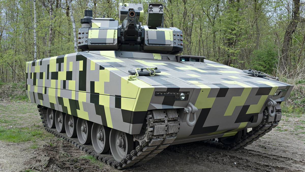 「軍傳媒」山貓抵達烏克蘭，新一代重型步兵戰鬥車KF-41 | 鏡新聞 | LINE TODAY