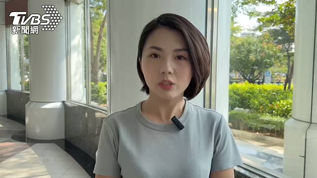 公車「搶黃燈」衝過路口！ 議員車險挨撞：怕在台南被撞死 | TVBS | LINE TODAY