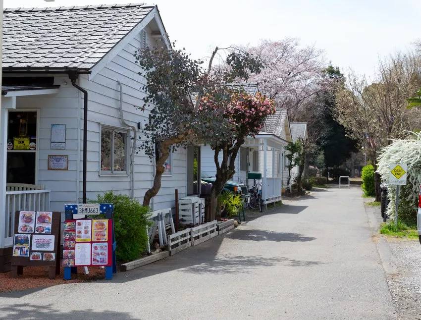 一秒從日本到美國？埼玉入間市的「JOHNSON TOWN」充滿濃濃美國風情，木造平房的超美社區讓人彷彿來到美國小鎮！ | WalkerLand ...