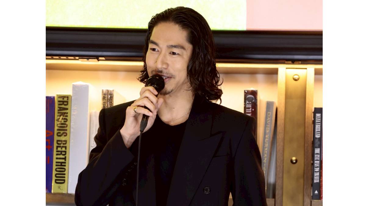 AKIRA頹廢每天用鹽水洗頭 苦笑「我怎麼會變這樣」 | 太報 | LINE TODAY