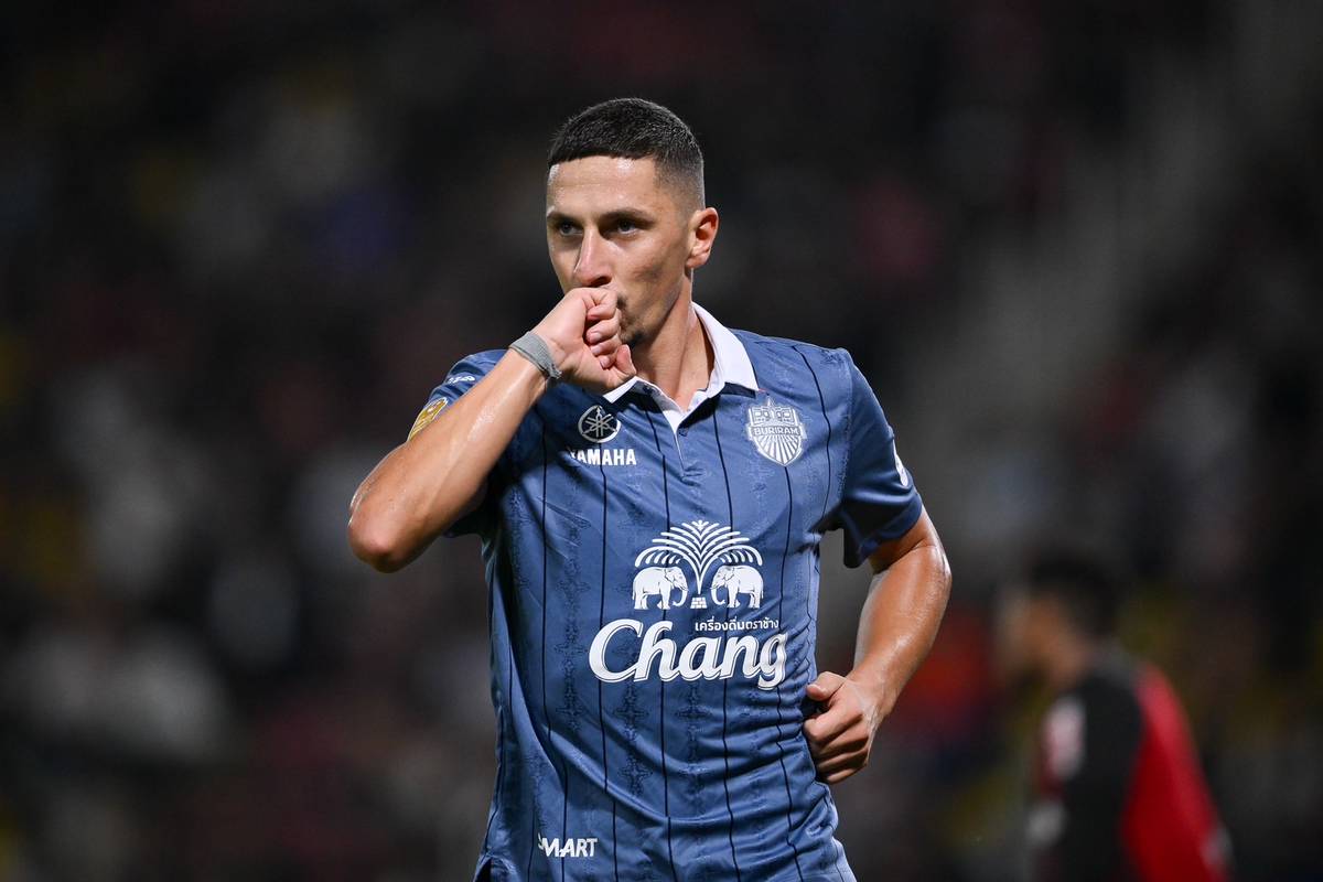 “ซูลจ์” แฮตทริก! “บิสโซลี” เบิ้ลพา “บุรีรัมย์” บุกยำ “เมืองทอง” ยับคายัง 0-5 | Soccersuck | LINE ...