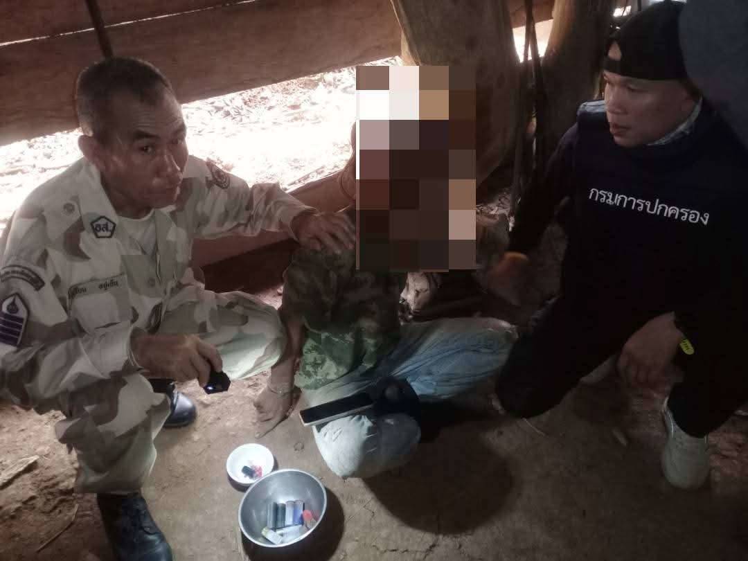 อำเภอเมืองปานลำปางระดมกำลังตรวจค้นเป้าหมายยึดยาบ้า-ปืน จับ ผตห. ดำเนินคดี | 77kaoded | LINE TODAY