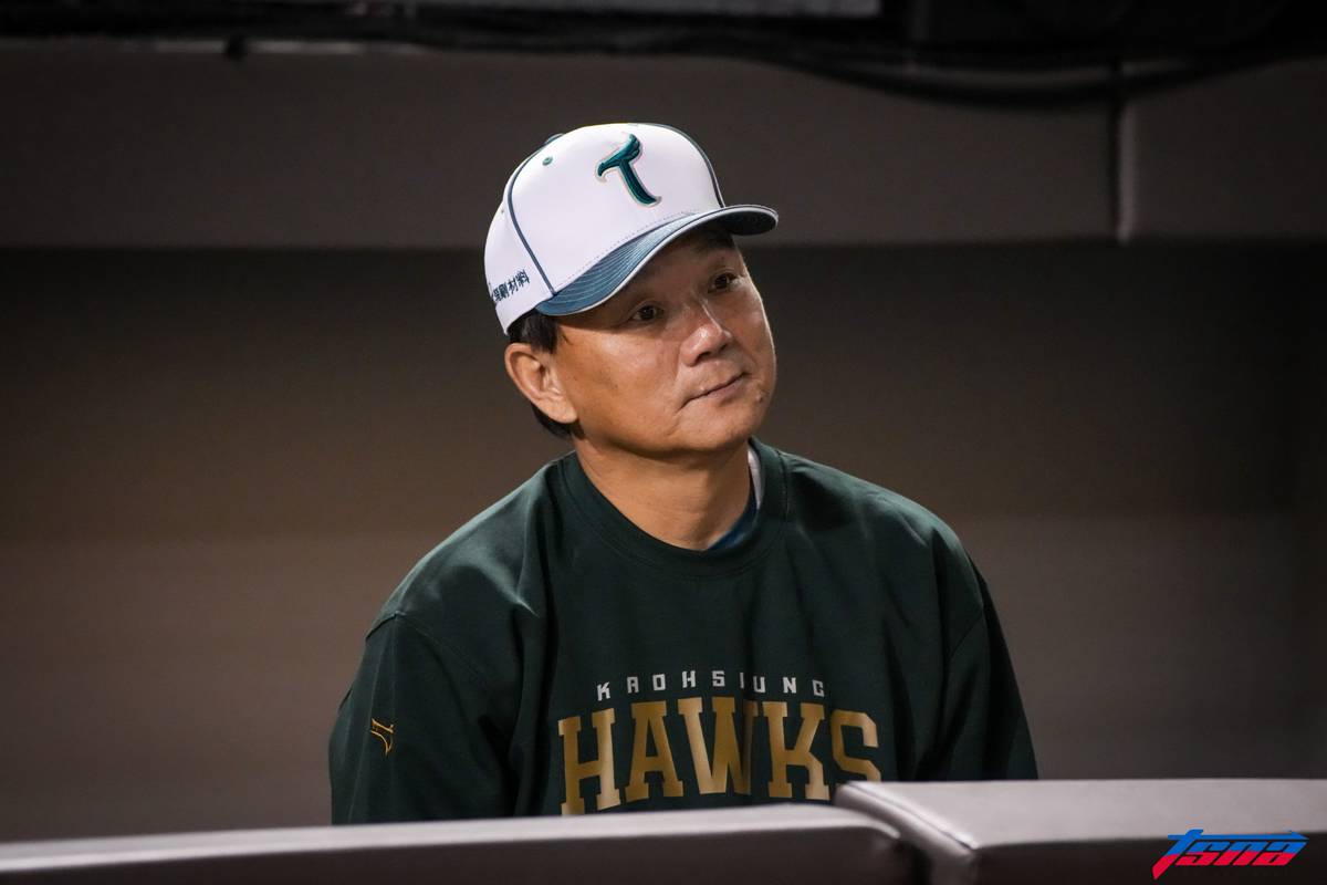 台鋼雄鷹》中外野手常常換人守、還出現9棒DH 洪一中苦笑說原因 | TSNA | LINE TODAY