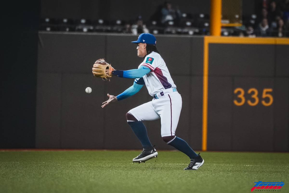 WBC資格賽》張育成首局失誤 徐翔聖丟2分 | TSNA | LINE TODAY