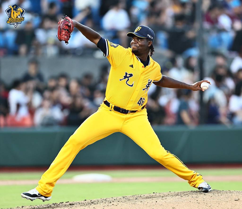 中信兄弟》德保拉解釋「最後一刻」決定參戰12強 威能帝喊話「一起加油」 | TSNA | LINE TODAY