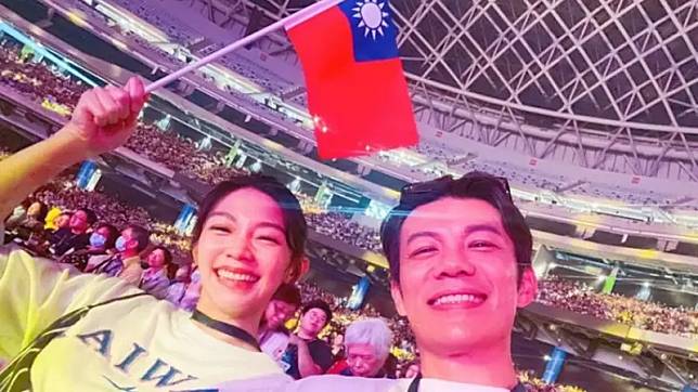 陳志強夫婦揮國旗！香蕉是國慶文首PO | NOWnews 今日新聞 | LINE TODAY