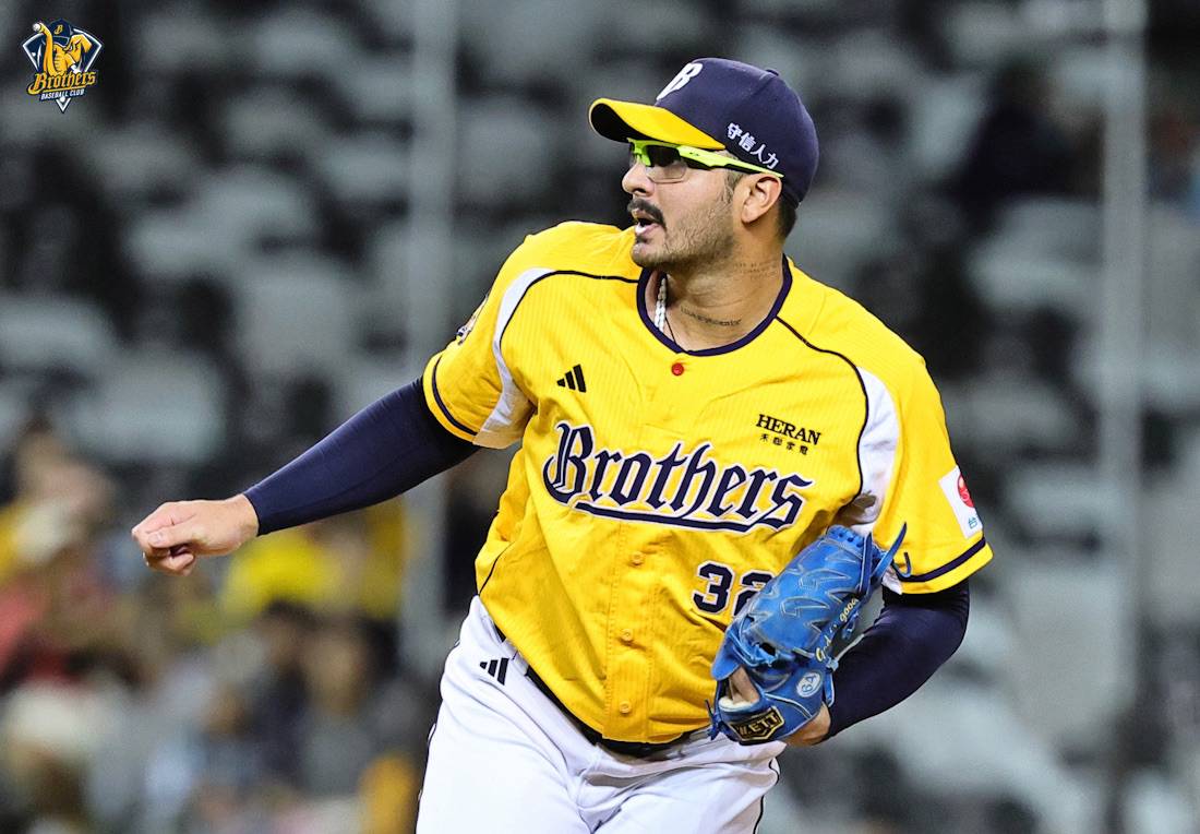 中職》幸運「燈光秀」救了羅戈！ 中信兄弟對戰樂天桃猿6連勝 | TSNA | LINE TODAY