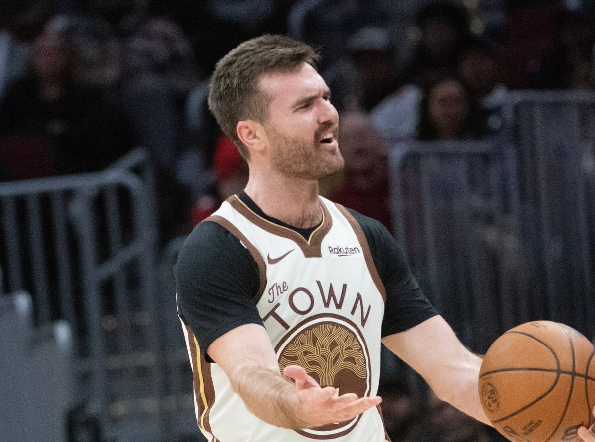 NBA》Spencer生涯首度先發就為球隊建功 Kerr自嘲：他的教練意識到了這個狠角色 | 緯來體育新聞 | LINE TODAY