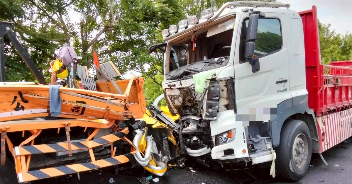 打瞌睡釀禍！國道緩衝車又挨撞 現場慘況曝光 | EBC 東森新聞 | LINE TODAY