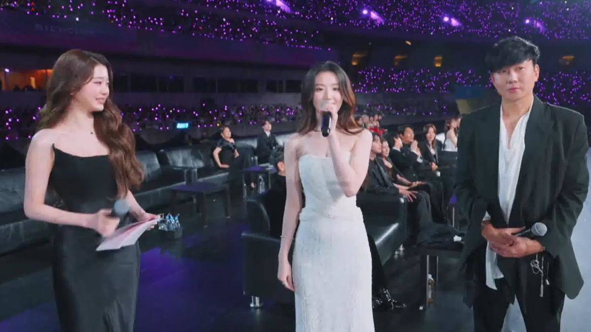 AAA／合體上台！舒華面對5萬人狂告白IU「我是粉絲」 林俊傑誇K-POP | TVBS | LINE TODAY