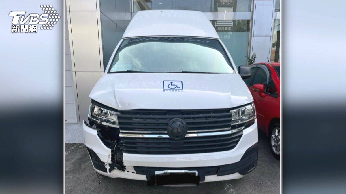 復康巴士司機自撞 僅保丙式 家屬無奈喊：要扛近40萬 | TVBS | LINE TODAY