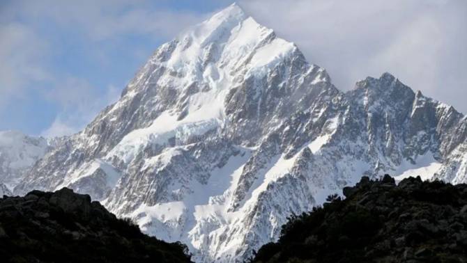 2 นักไต่เขาเสียชีวิต หลังพลัดตกจากยอกเขาที่สูงที่สุดของนิวซีแลนด์ | JS100 | LINE TODAY