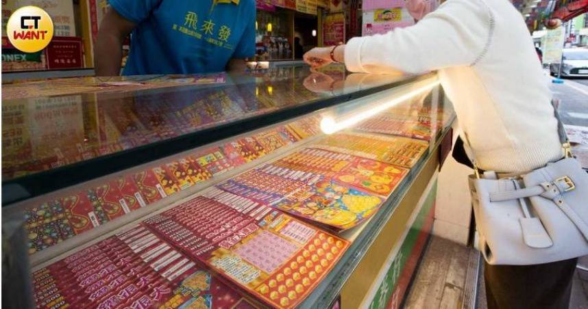 她刮中10萬只給5萬！女控土城彩券行坑人 台彩宣布停機8天處分 | CTWANT | LINE TODAY