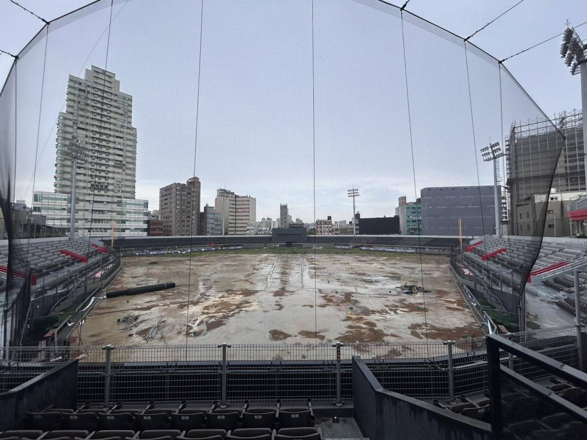 考察新竹市立棒球場「挖秘寶」現場 民眾黨立院黨團：一定會追究到底 | 台灣好新聞 | LINE TODAY