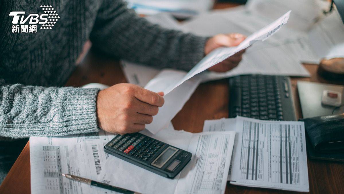 美國家庭債務突破18兆！ 白宮釋利多 將「還稅於民」 | TVBS | LINE TODAY