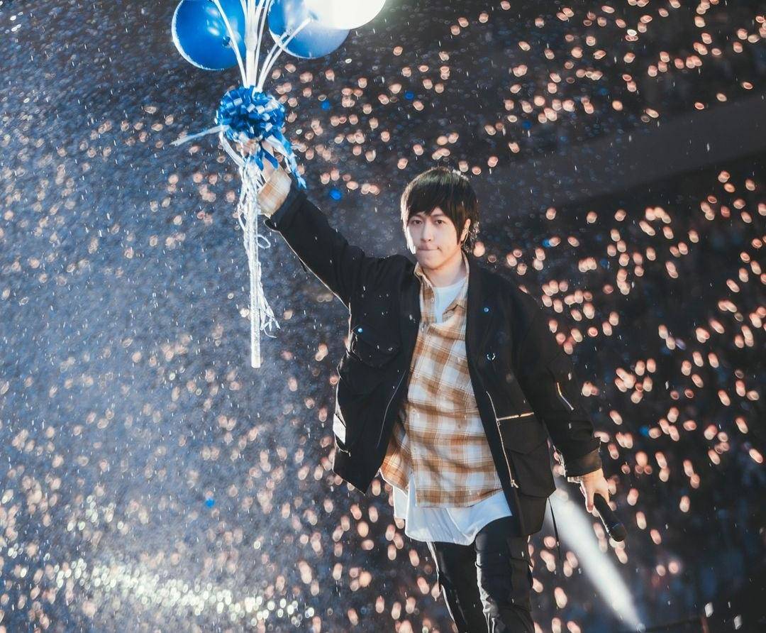 五月天阿信「跌落舞台」濺血！相信音樂：狀況良好平安 | 中天新聞網 | LINE TODAY