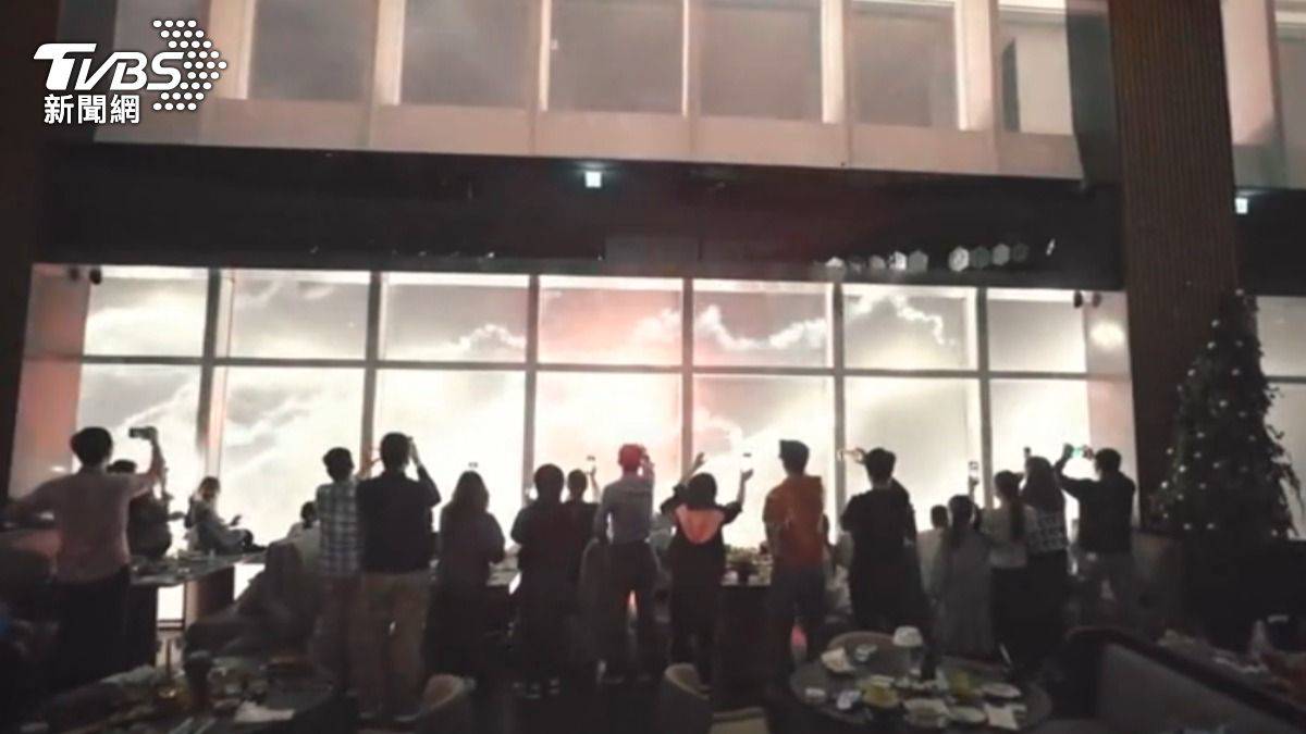 101跨年煙火「餐廳已開訂」 高空沉浸式PK露天搖滾區 | TVBS | LINE TODAY