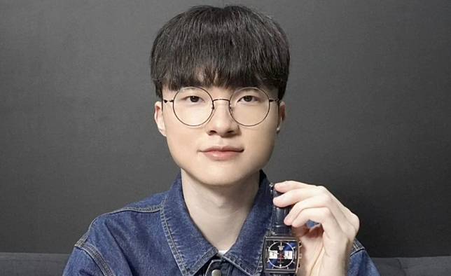 新年被隊友要壓歲錢？Faker「神走位」躲避：找不到錢包 | 新頭殼 | LINE TODAY