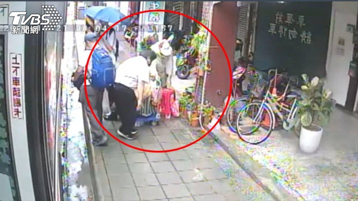 獨／身障母坐拖板車移動 醫師評估可申請輔具 | TVBS | LINE TODAY