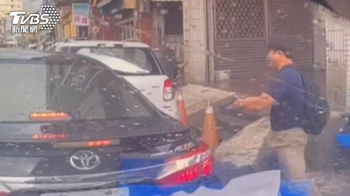 黃金、現金等36萬財物被偷！警圍捕險遭衝撞 開4槍壓制 | TVBS | LINE TODAY