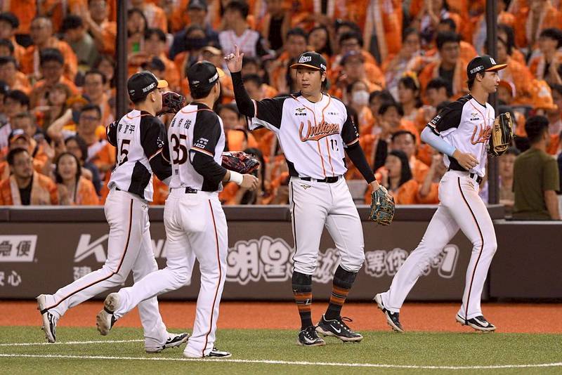 季後挑戰賽》台北大巨蛋首場季後賽 1萬5209人進場未寫下最多人數紀錄 | TSNA | LINE TODAY