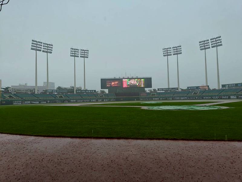 中職》高雄3日停班停課 3日澄清湖賽事延賽到10月 | TSNA | LINE TODAY