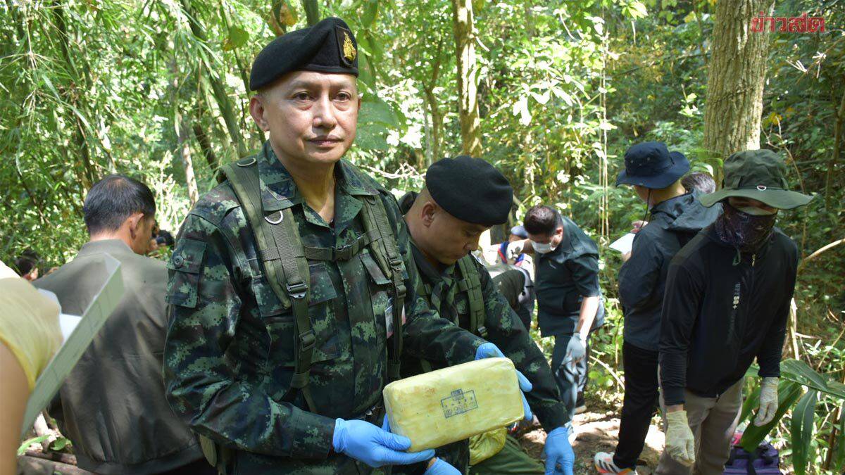 กองร้อยทหารม้าที่ 4 กองกำลังผาเมือง ยิงปะทะวิสามัญพ่อค้ายาบ้า 6 ศพ ยึดยา 1.2 ล้านเม็ด | Khaosod ...