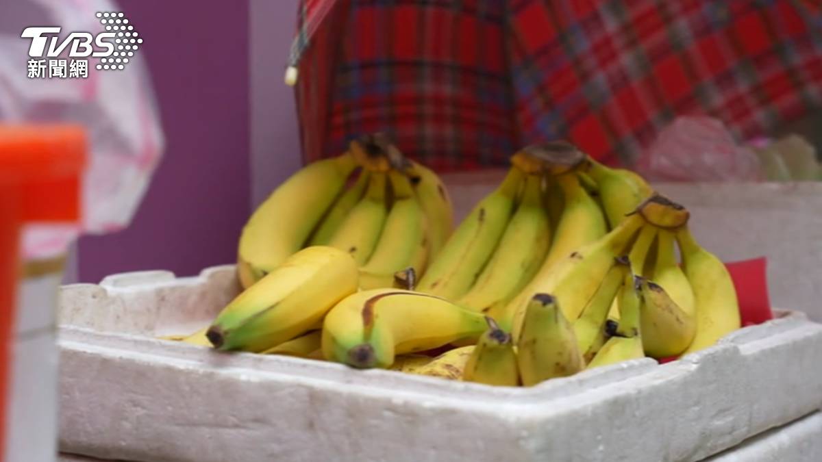 香蕉貴...1年漲近4倍 果汁店：木瓜價格也飆 | TVBS | LINE TODAY