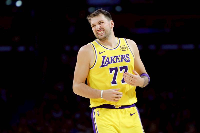 NBA》湖人命中率不佳 LeBron、Doncic都不擔心 | TSNA | LINE TODAY