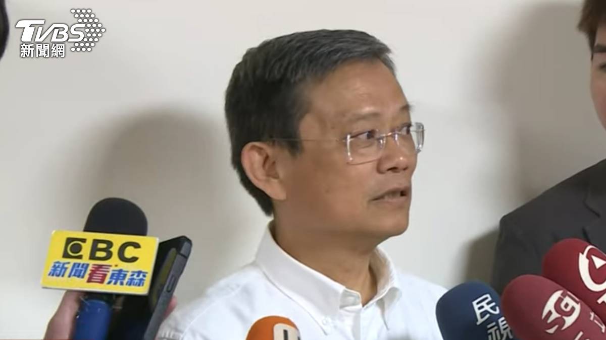 警長與角頭啖魚翅喊「議員邀請」 陳政忠道歉：未來不敢打擾警局 | TVBS | LINE TODAY