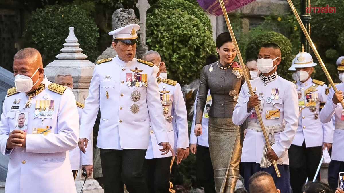 ในหลวง พระราชินี เสด็จฯ ไปในการพระราชพิธีพืชมงคล ณ พระบรมมหาราชวัง | Khaosod | LINE TODAY