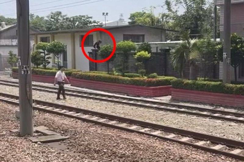 翻牆竄逃畫面曝光！台鐵「手槍哥」田中站亂按發車號誌設備 鐵警：犯嫌已到案 | 鏡報 | LINE TODAY