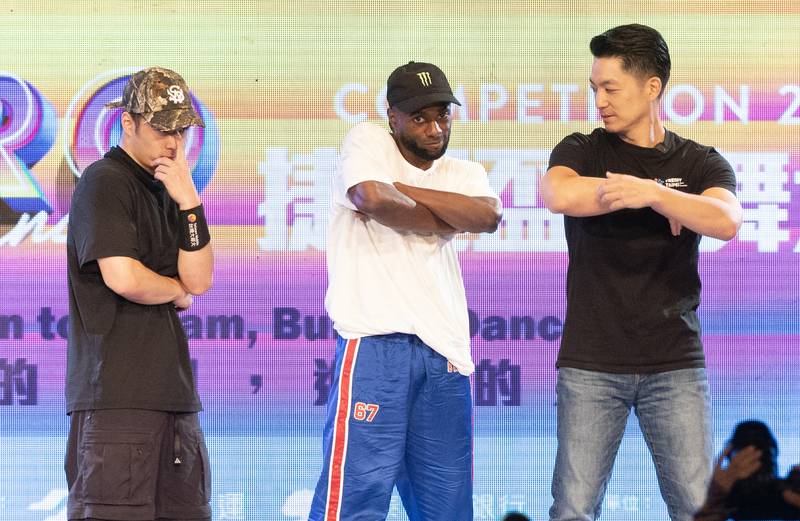蔣萬安與孫振、Bboy Jeffro互動熱絡(圖) | 中央通訊社 | LINE TODAY