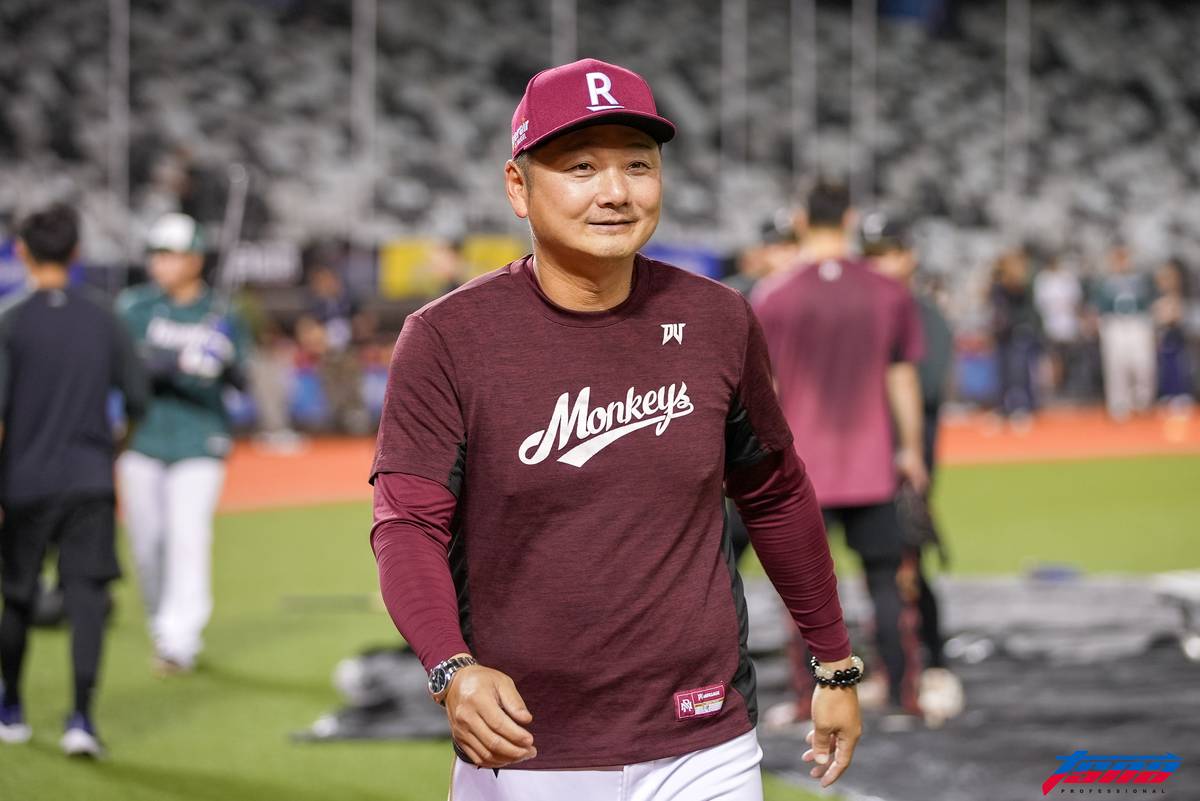 樂天桃猿》曾豪駒重返一軍主帥！ 教練團全面改組一次看 | TSNA | LINE TODAY