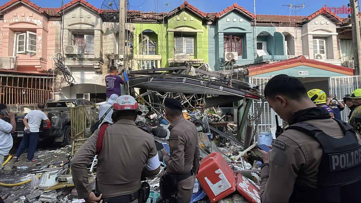 เพื่อนบ้านเผยนาที แก๊สระเบิด เสียงดังสนั่น ดับ1 พบร่างในห้องครัว เจ็บ7 | Khaosod | LINE TODAY