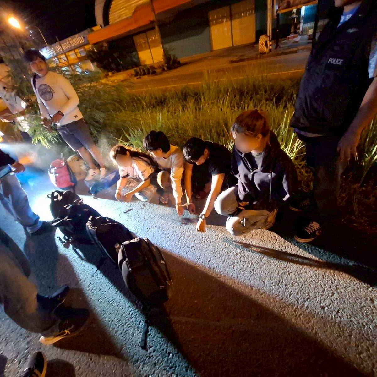 ตำรวจพังงา โชว์ผลงานขยายผลตามจับแก๊งขนยาเสพติดกว่า 2 แสนเม็ดบนรถทัวร์ ขนลงสู่ภาคใต้ได้ที่จังหวัด ...