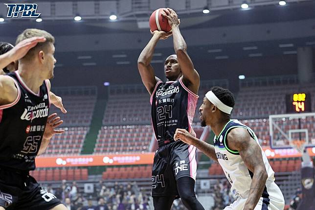 TPBL克羅馬飆32分 雲豹主場險勝海神(圖) | 中央通訊社 | LINE TODAY