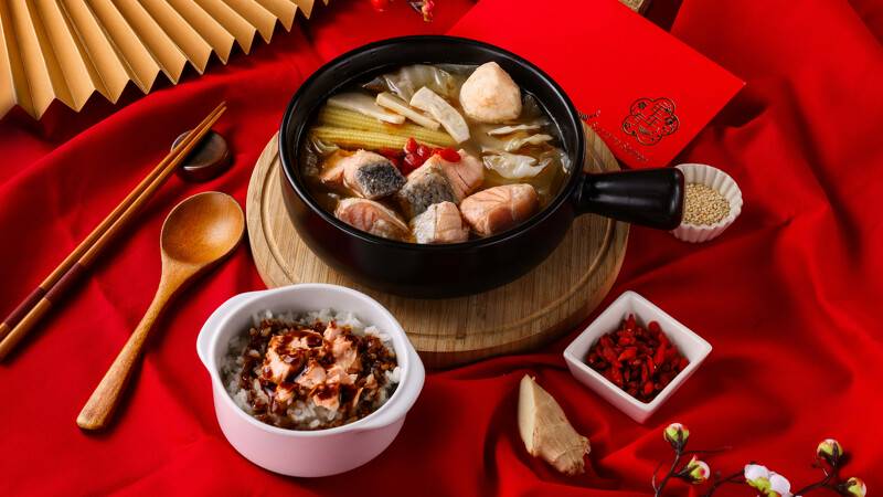 2025補冬新選！美威鮭魚推「暖心麻油鮭魚鍋」開吃，松露燉飯打造年末聚餐儀式感 | Marie Claire美麗佳人 | LINE TODAY