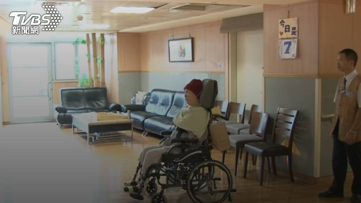 廣三SOGO槍擊案！女遭流彈波及成植物人 慈母貼身照顧26年 | TVBS | LINE TODAY